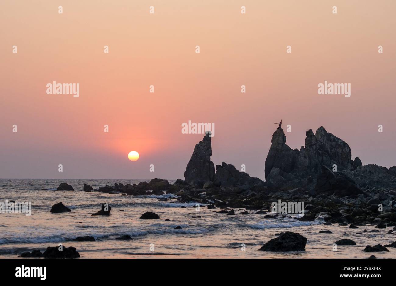 Beautiful golden beach time sunset hi-res stock photography and images ...