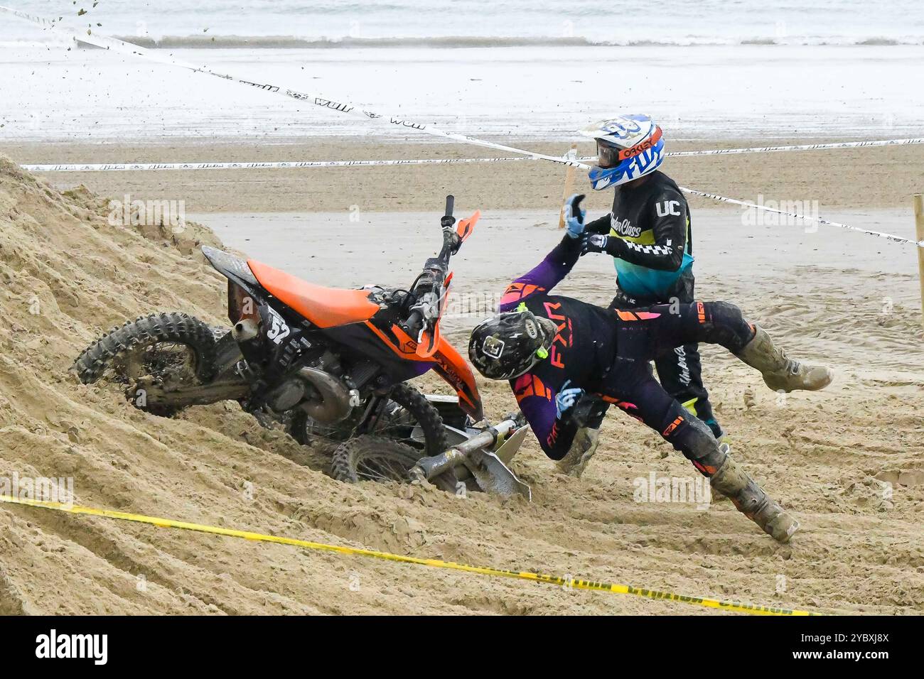 Fallen bike beach hi-res stock photography and images - Alamy