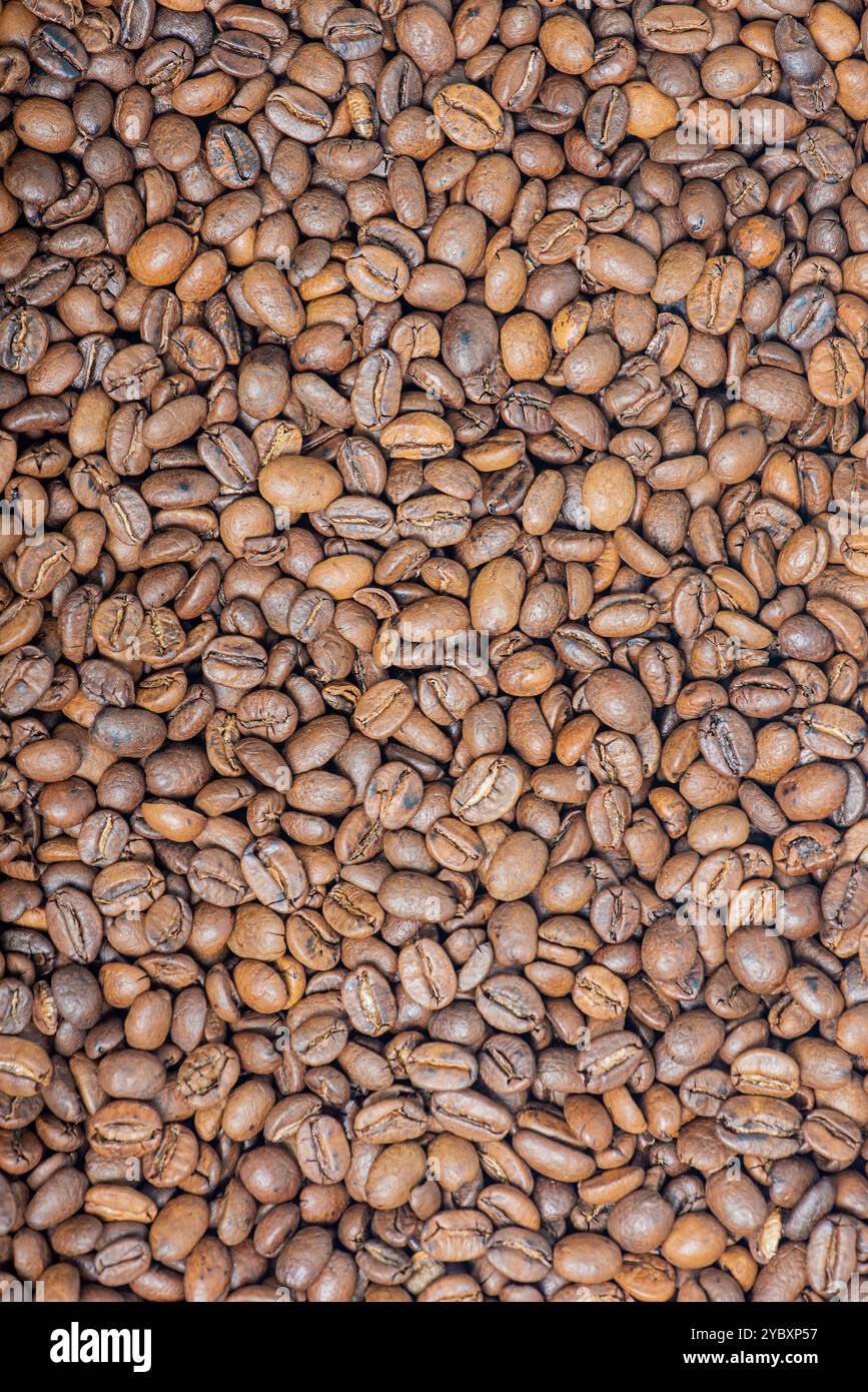 Coffee beans vertical photo. Roasted Arabica coffee Stock Photo - Alamy