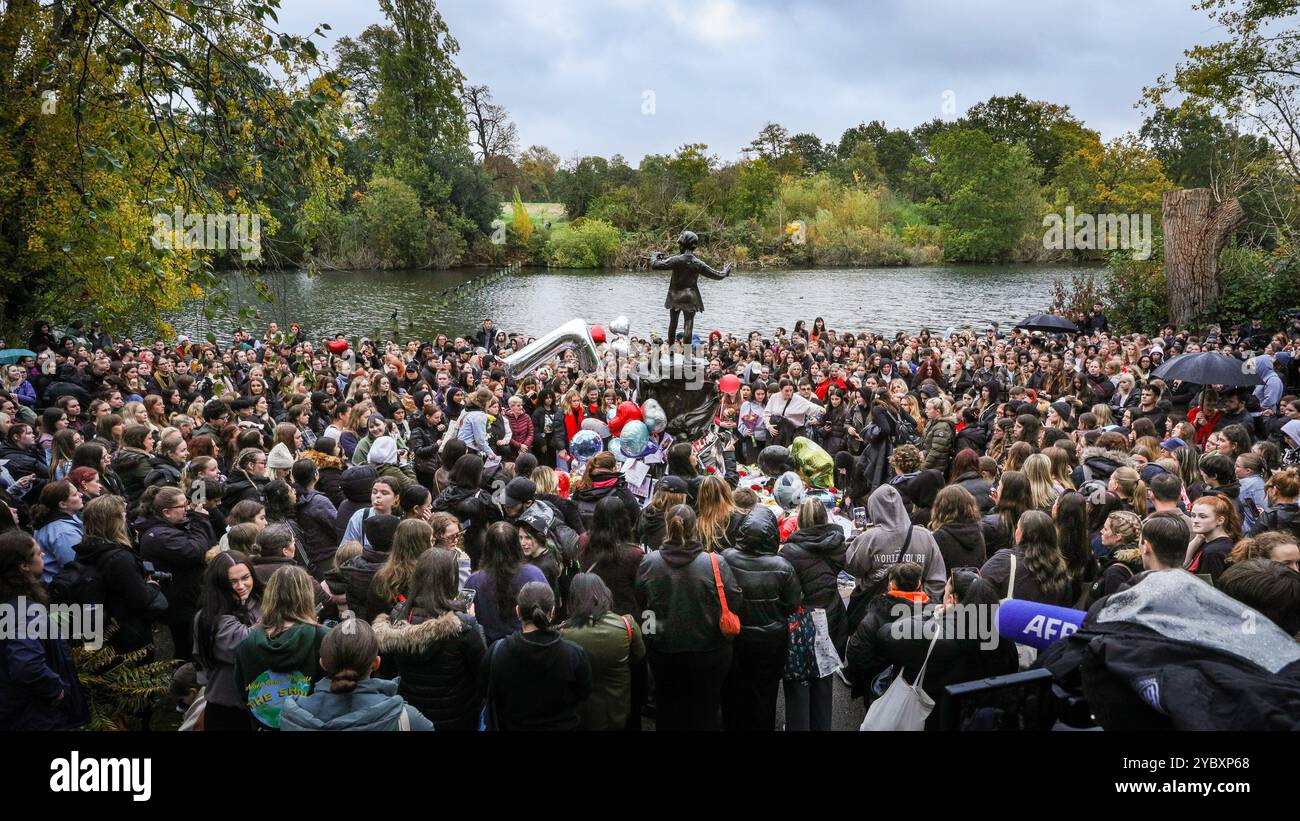 London, UK. 20th Oct 2024. Fans gather in Hyde Park for a memorial ...