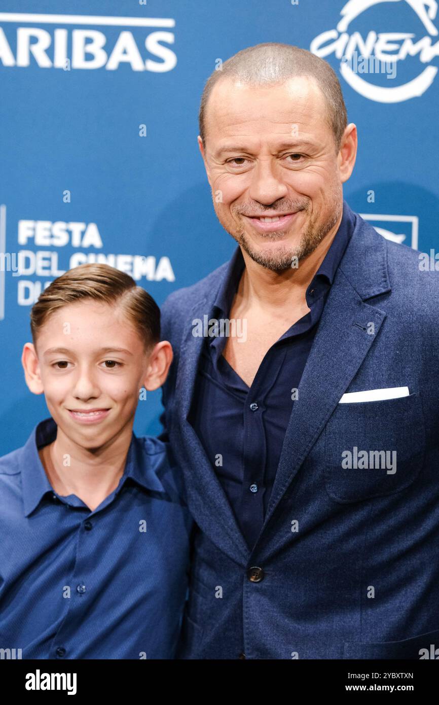 L treno hi-res stock photography and images - Alamy