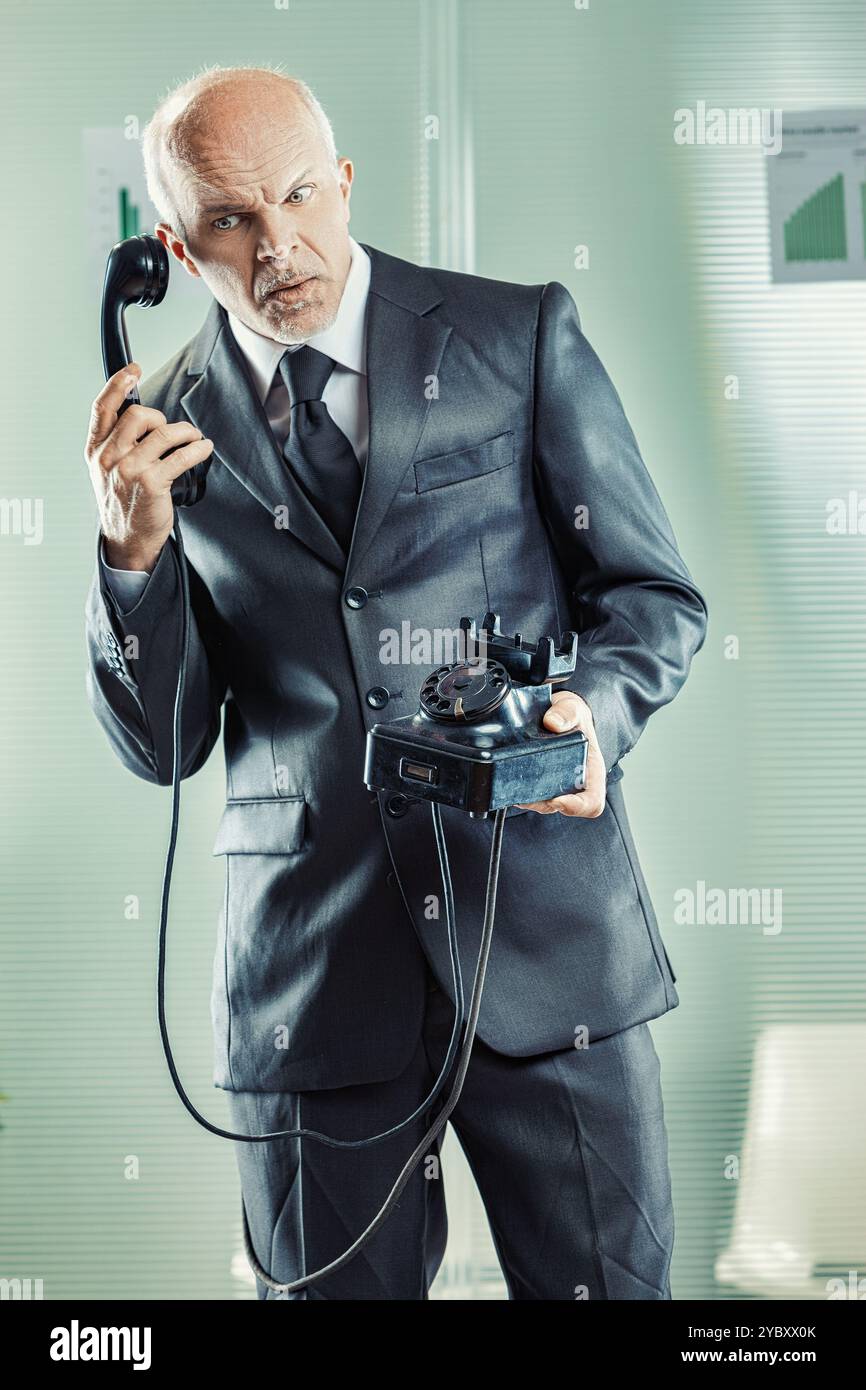 Disconnected landline phone hi-res stock photography and images - Alamy