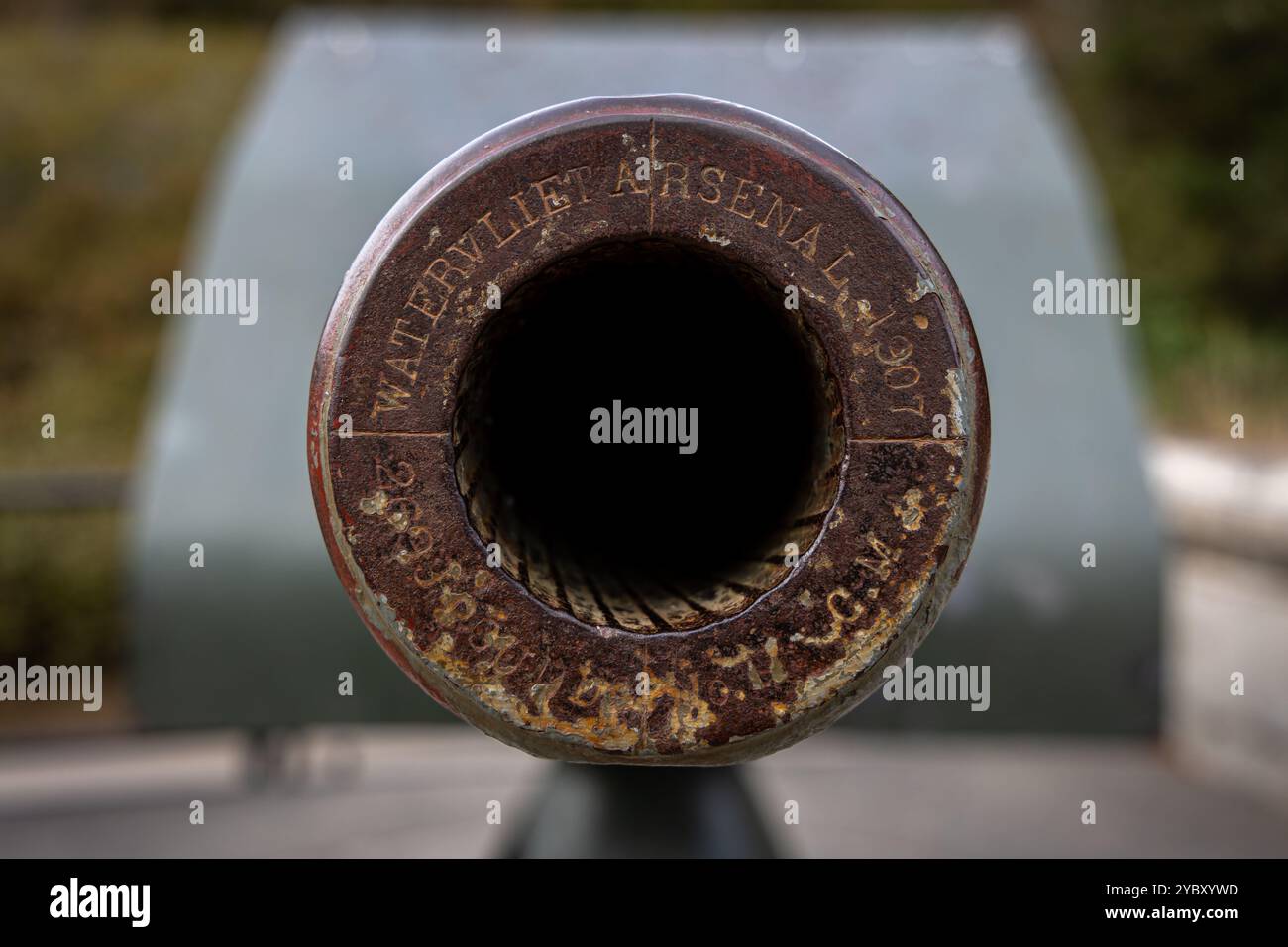 Artillery gun barrel hi-res stock photography and images - Alamy
