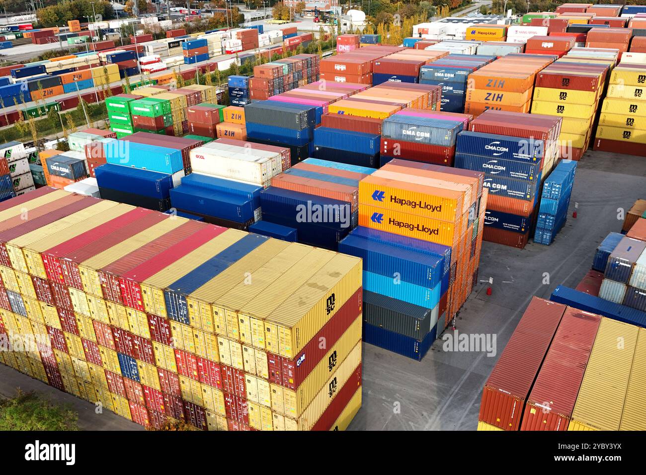 Themenbild Deutsche Wirtschaft,Export / Containerdepot Container ...