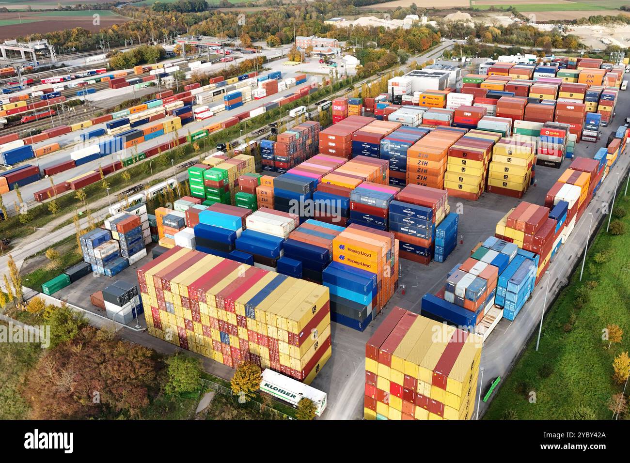 Themenbild Deutsche Wirtschaft,Export / Containerdepot Container ...