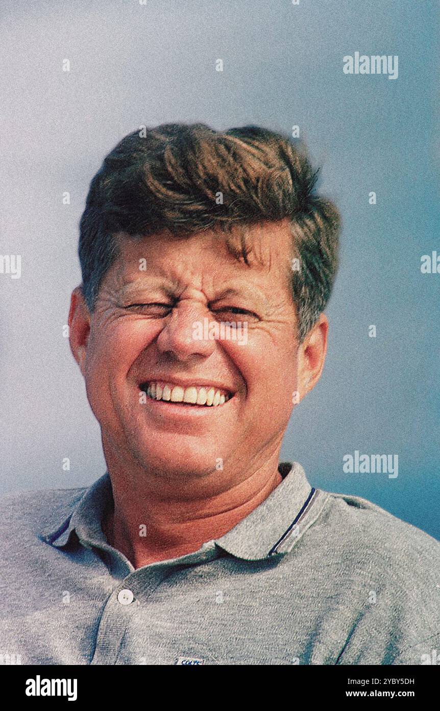 Head and shoulders portrait of squinting and smiling U.S. President ...