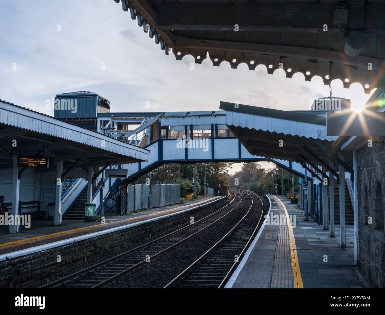 ST ERTH RAILWAY STATION AND RAIL FOOTBRIDGE GRADE II LISTED Stock Photo ...
