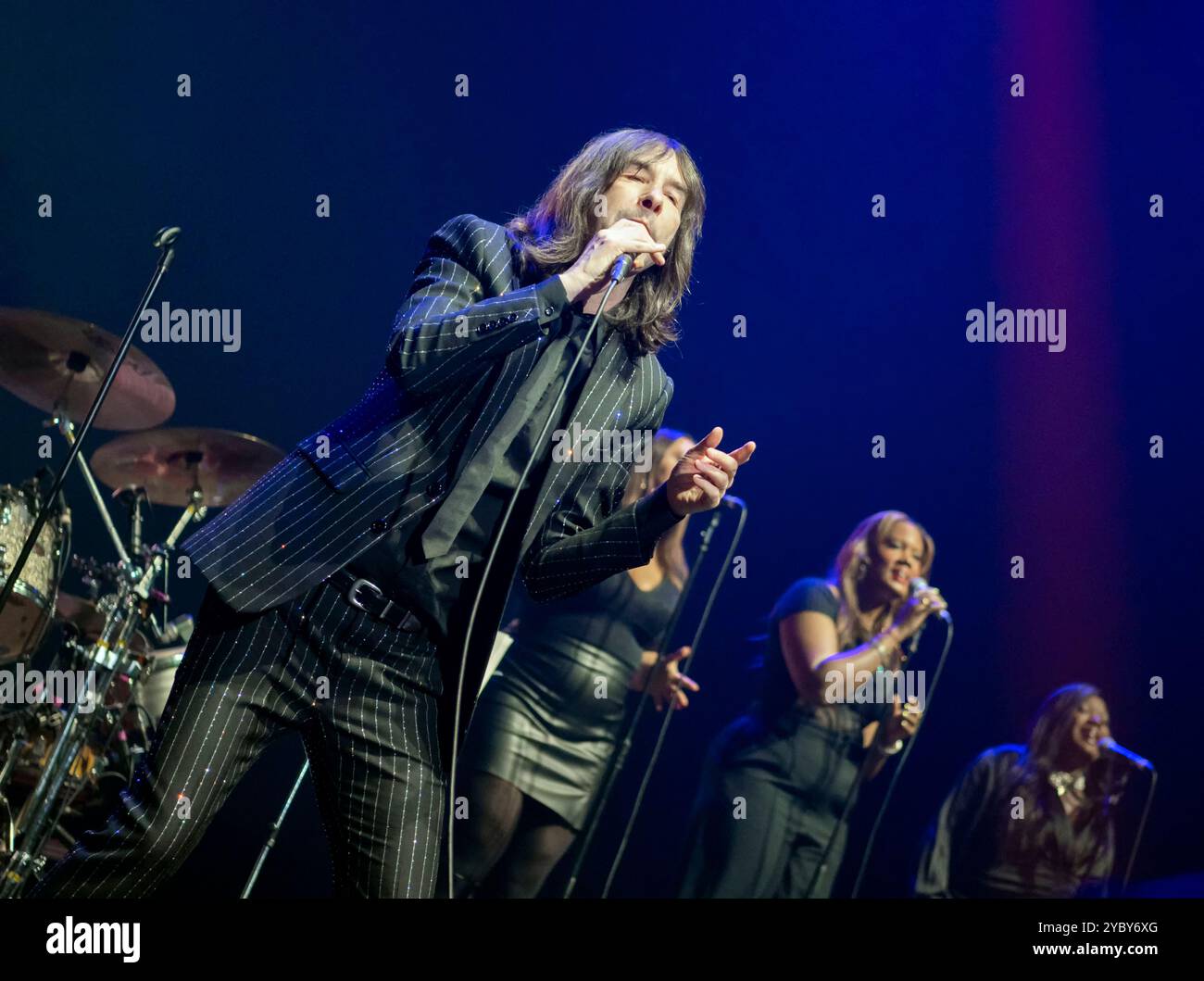 Primal Scream, Bobby Gillespie, vocalist, supporting Alice Cooper at ...