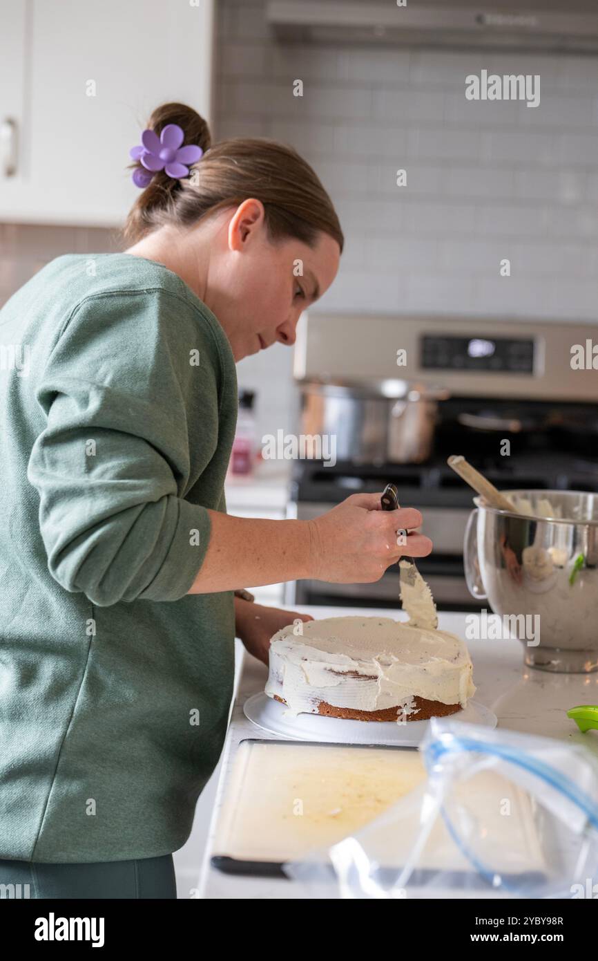 Birthday cake prep hi-res stock photography and images - Alamy