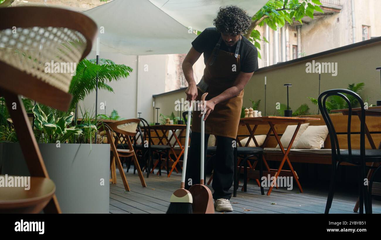 Retail floor cleaner hi-res stock photography and images - Alamy