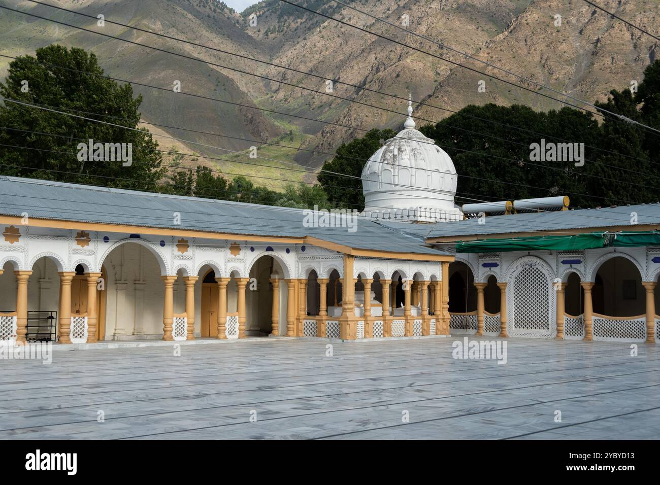 Chitral mosque, north pakistan Stock Photo - Alamy
