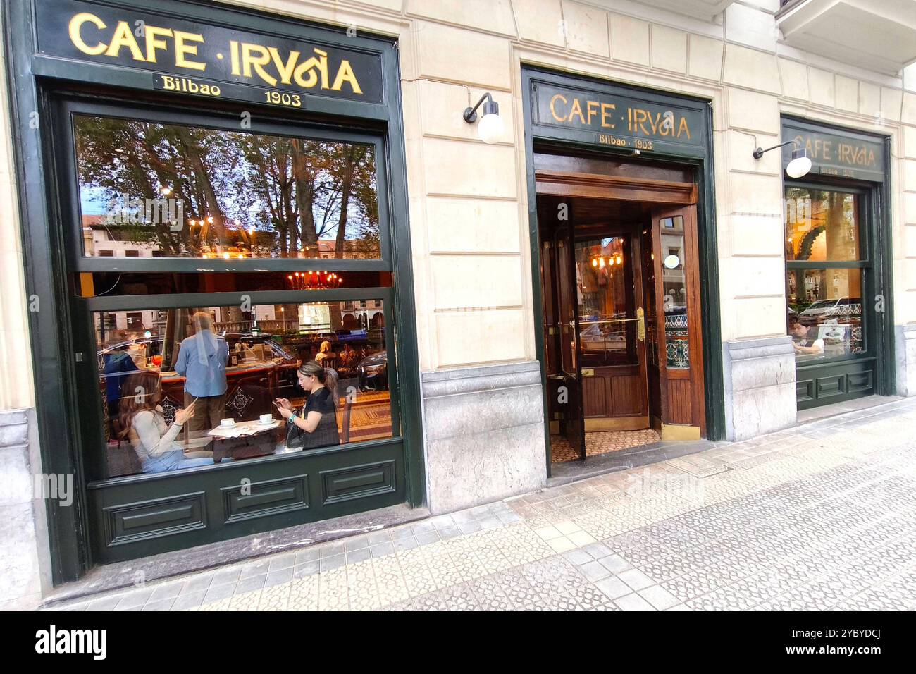 Bilbao 10.10.2024 Das historische Cafe Iruna in Bilbao in Spanien ...