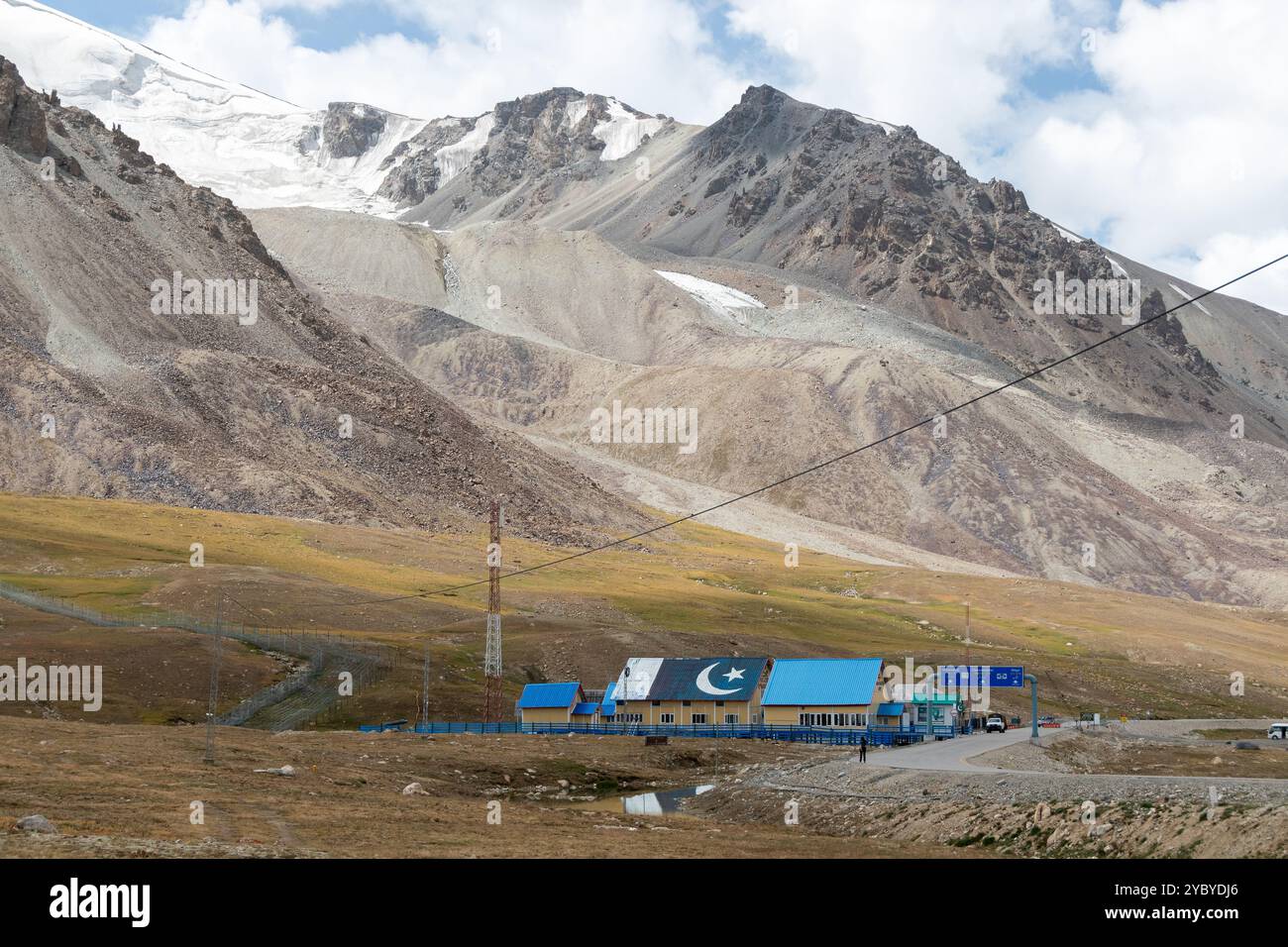 peaks near to the khunjerab pass Stock Photo - Alamy