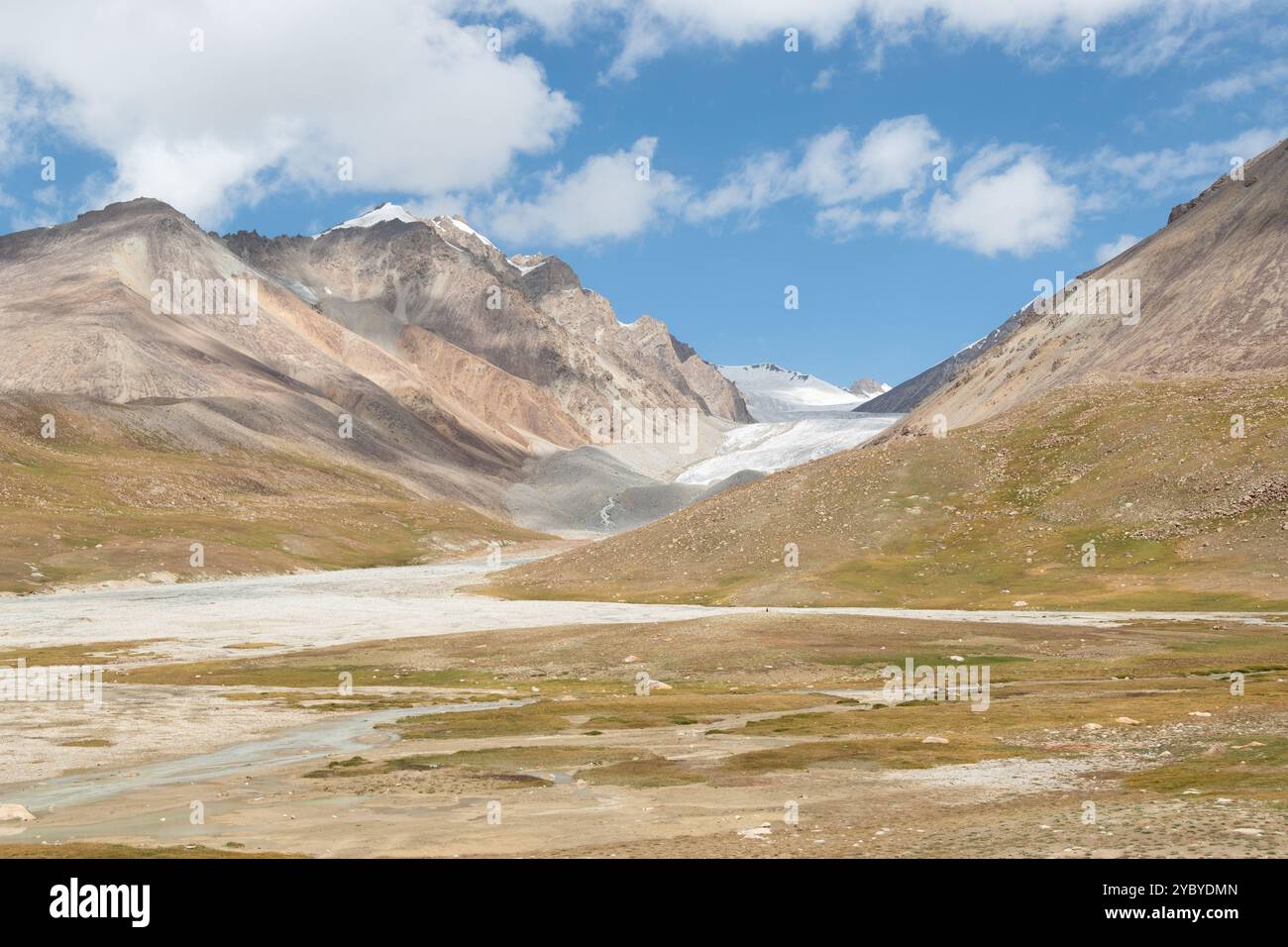peaks near to the khunjerab pass Stock Photo - Alamy