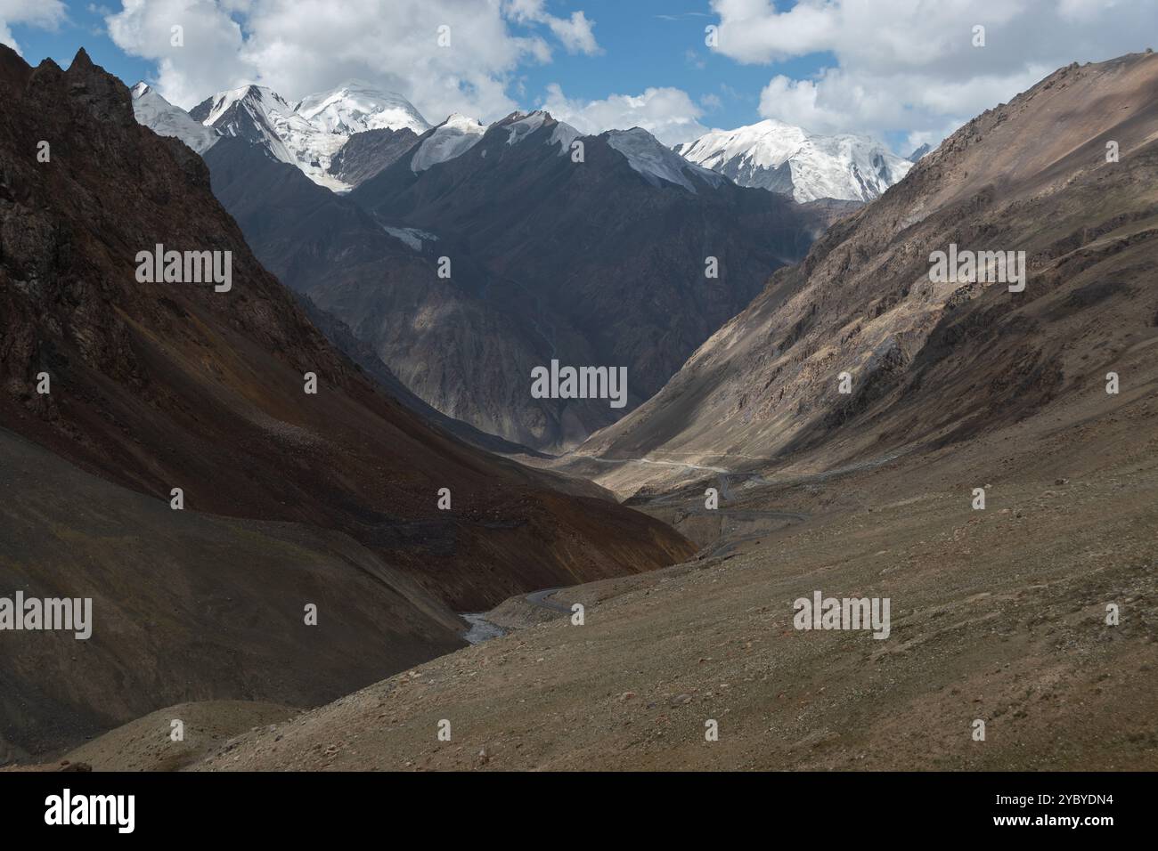 peaks near to the khunjerab pass Stock Photo - Alamy
