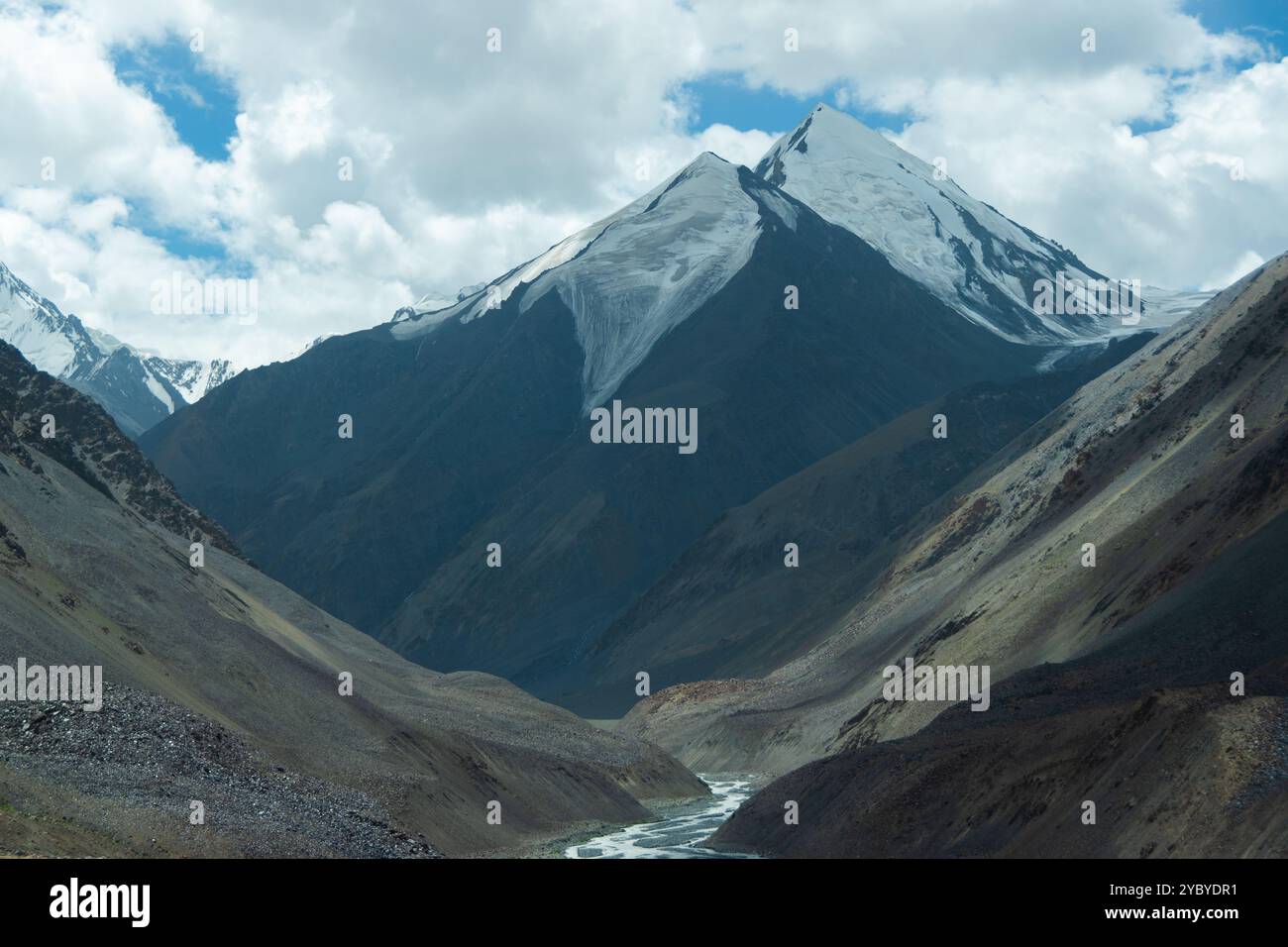peaks near to the khunjerab pass Stock Photo - Alamy