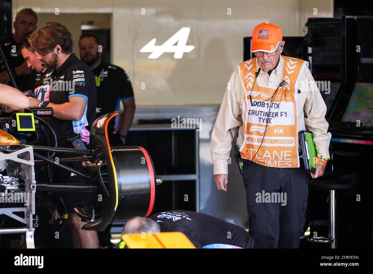 scrutineering, verifications techniques, sticker, FIA, marshall ...