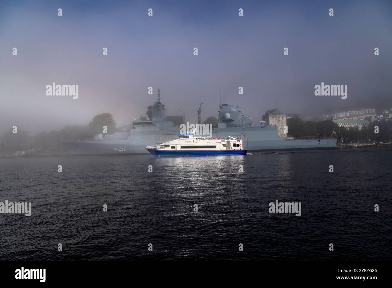 Frigate f223 hi-res stock photography and images - Alamy