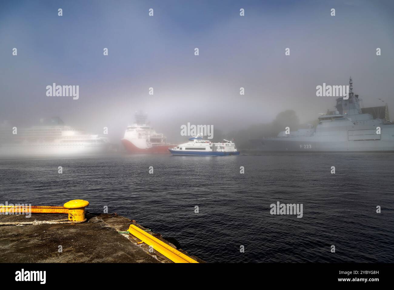 Frigate f223 hi-res stock photography and images - Alamy