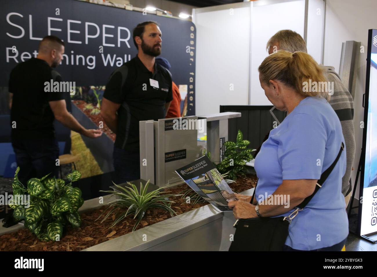 Retaining Wall Display Stall Stock Photo - Alamy