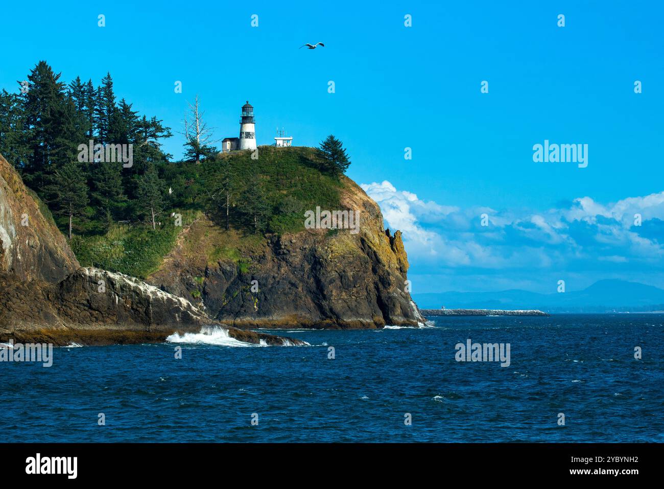 Beach scattered rock formations hi-res stock photography and images - Alamy