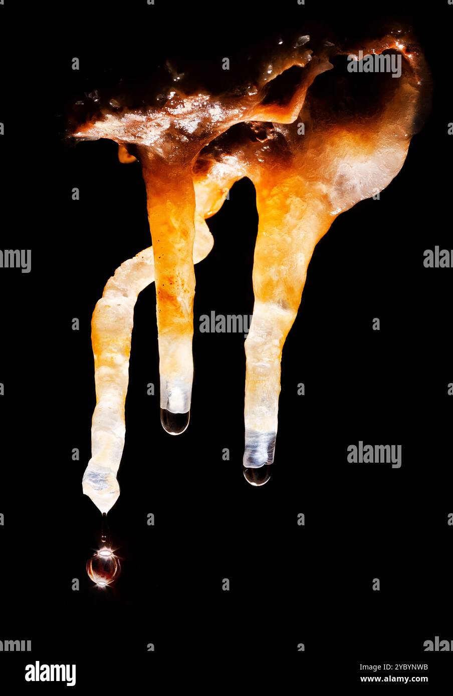 Water drip stalactite hi-res stock photography and images - Alamy