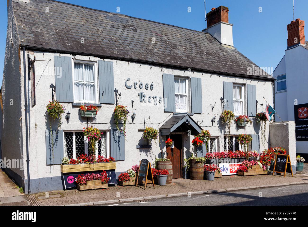 Public cross hi-res stock photography and images - Alamy