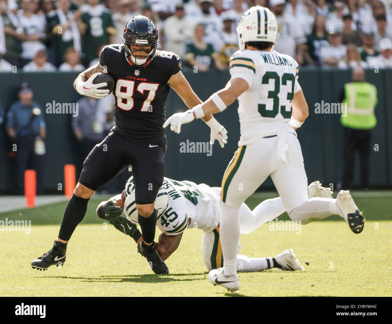 Green Bay, United States. 20th Oct, 2024. Houston Texans tight end Cade ...