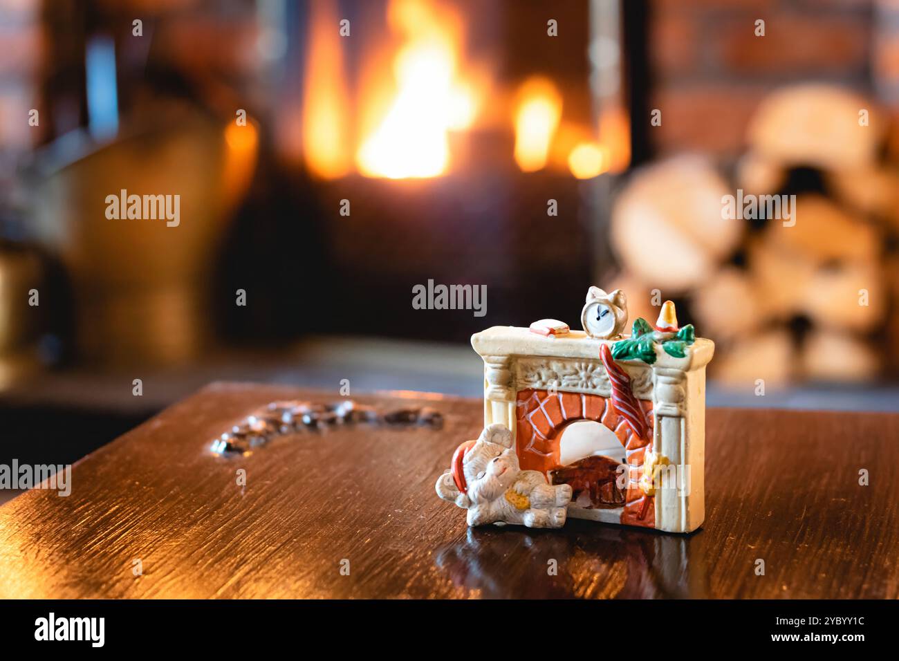 Log fire christmas hi-res stock photography and images - Alamy