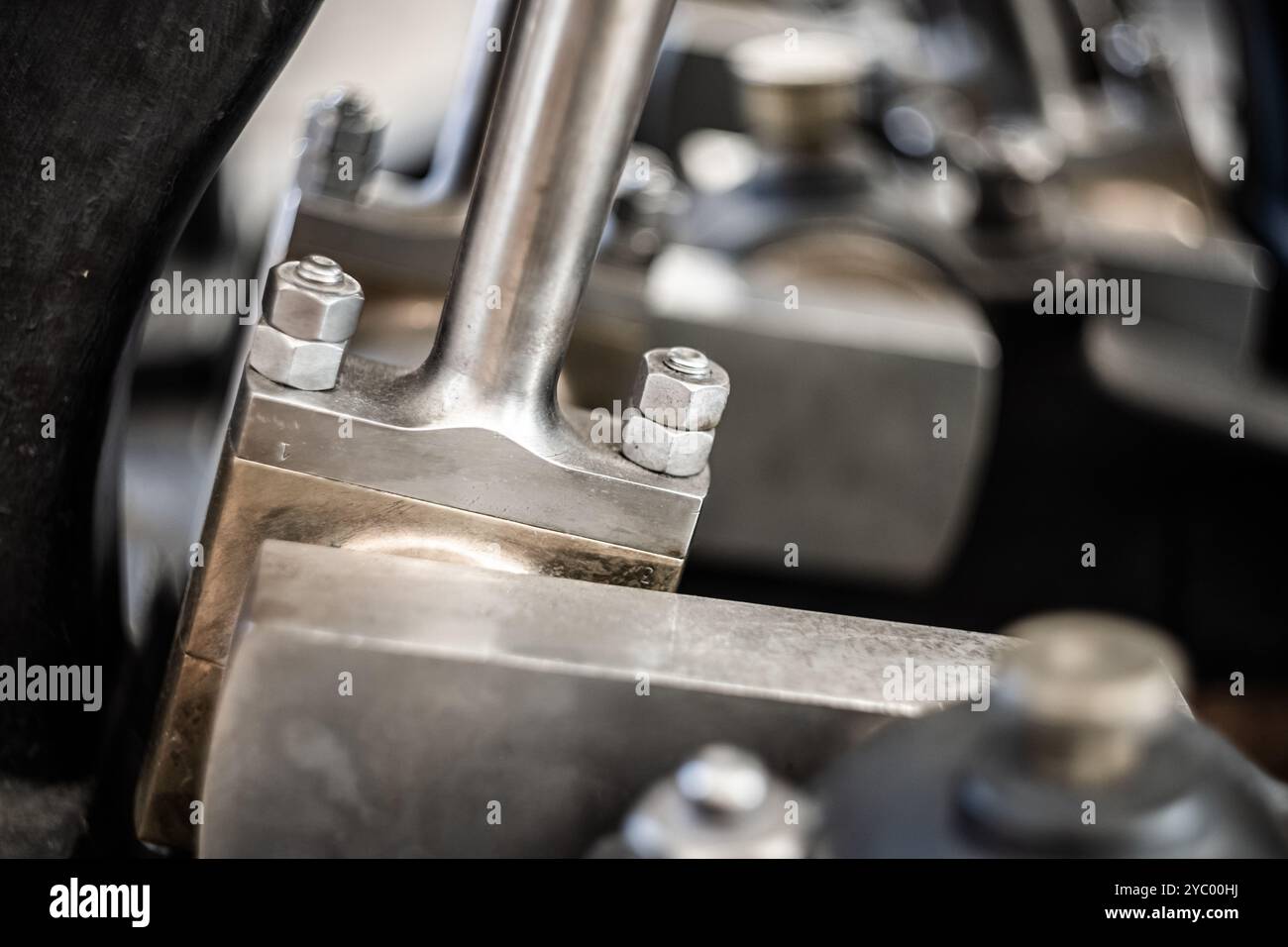 Internal combustion engine piston rod on the crankshaft Stock Photo - Alamy
