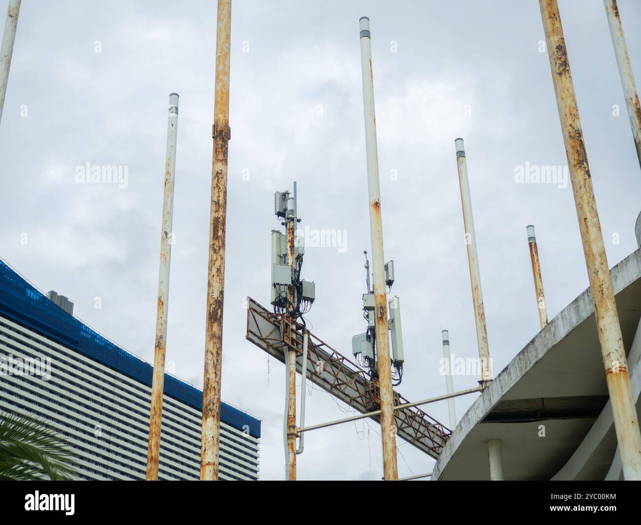 Reception tower wireless signal hi-res stock photography and images - Alamy