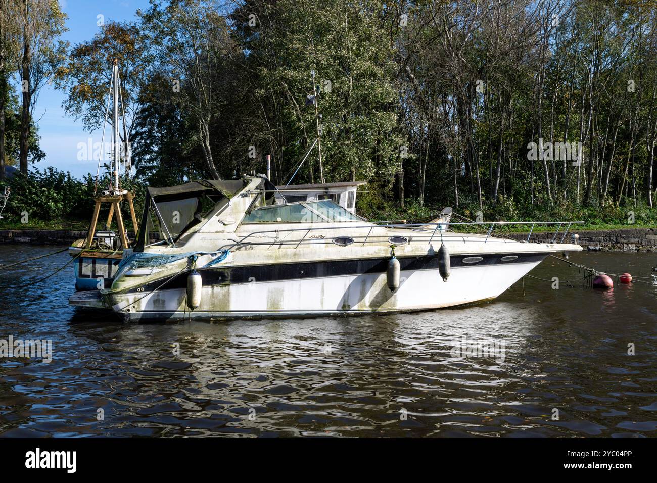 Abandoned and damaged boats on a canal Stock Photo - Alamy