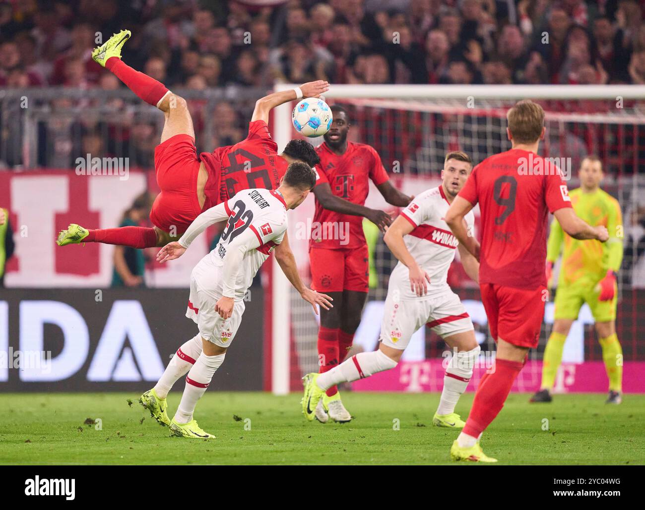 Aleksandar Pavlovic, FCB 45 shoulder injury after tackling, duel ...