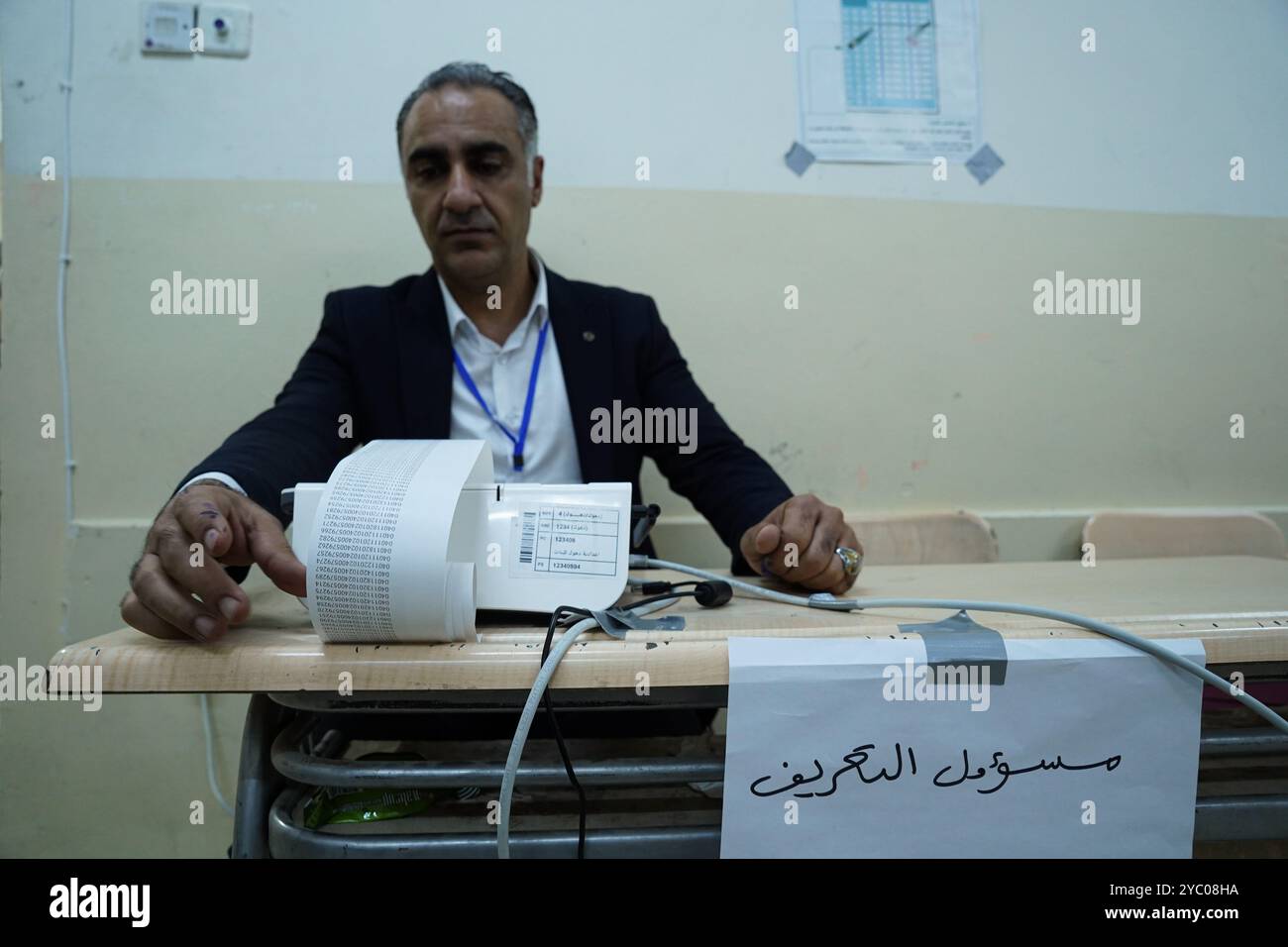 Duhok, Iraq. 20th Oct, 2024. An official of Iraq's Independent High ...