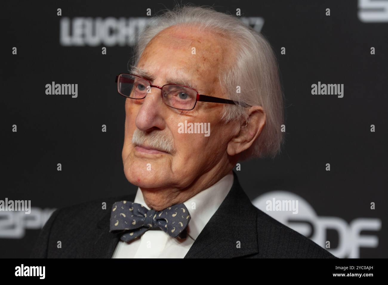 Dr. Leon Weintraub, the Holocaust survivor, is on the red carpet of the ...