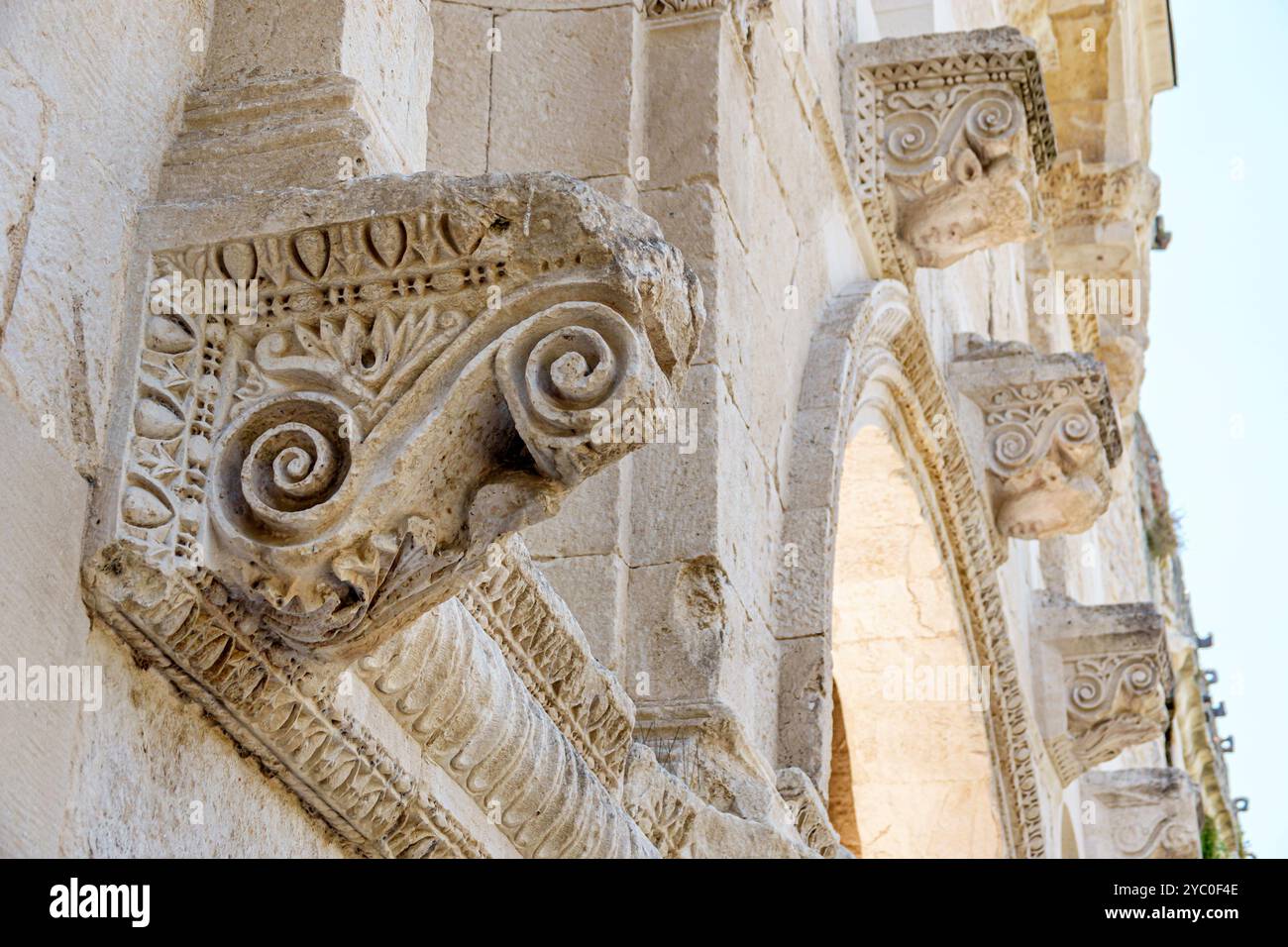 Zlatna vrata porta aurea hi-res stock photography and images - Alamy