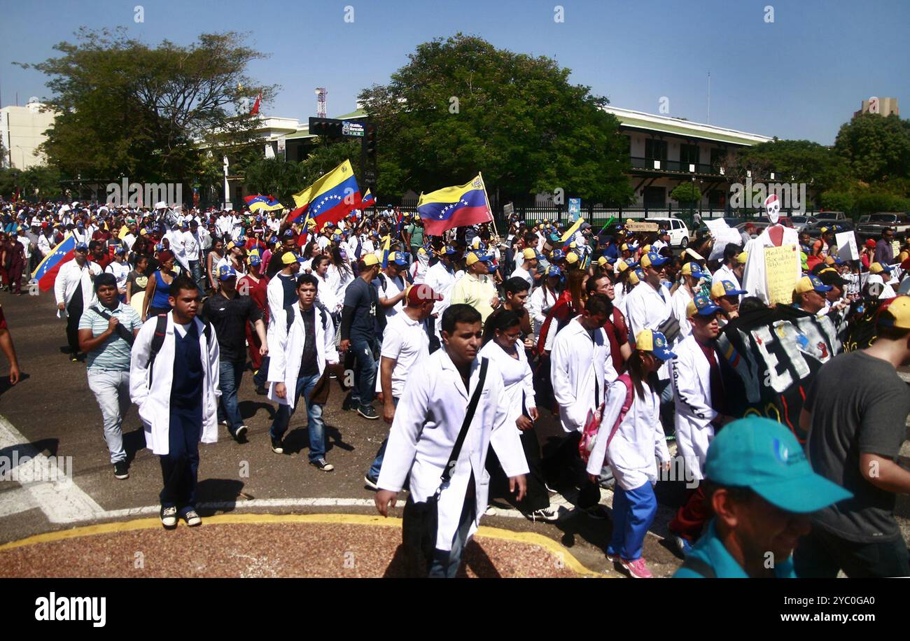 Venezuela-Maracaibo-10-18-2024. Nurses dissatisfied and outraged by the ...