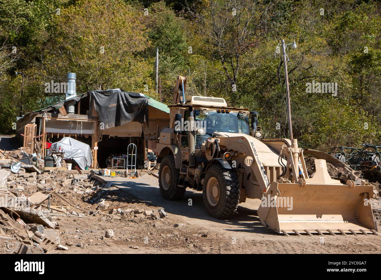 Marshall, United States. 17 October, 2024. Debris and mud from record ...