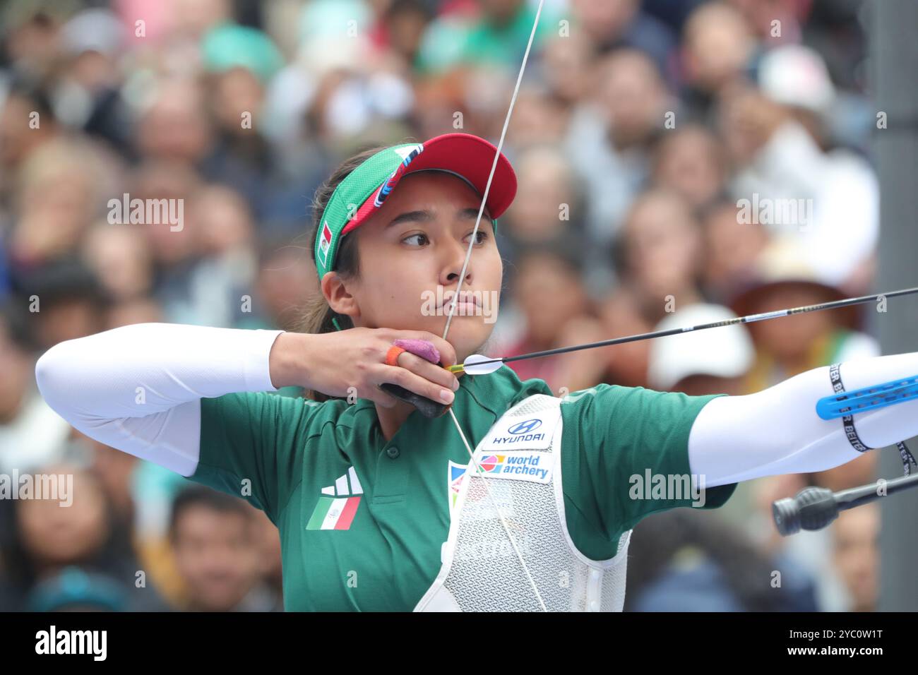 Angela Ruiz of Mexico competes against Li Jiaman of China (not in ...