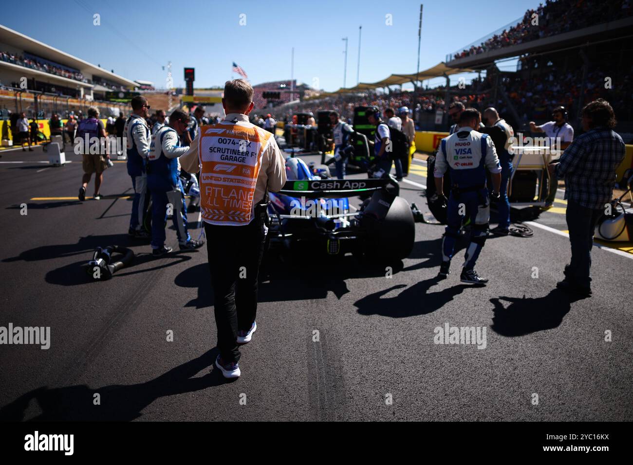scrutineering, verifications techniques, marshall, commissaire de piste ...