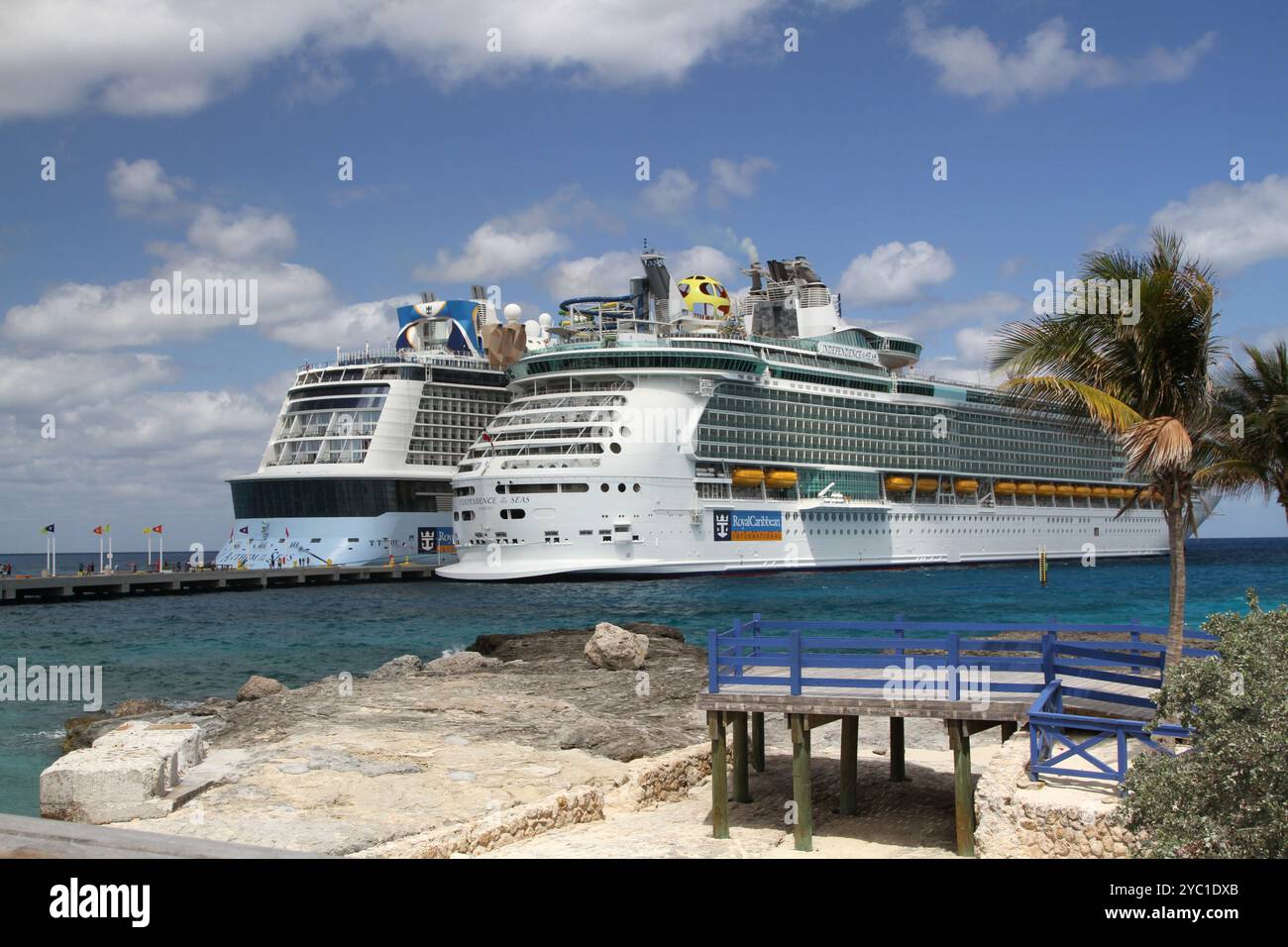 Two cruise ships anchored hi-res stock photography and images - Alamy