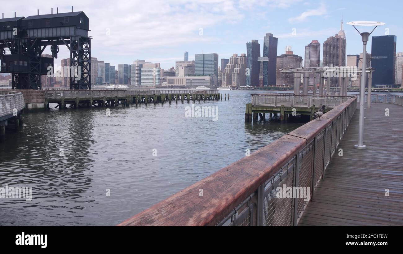 New York City waterfront skyline, Manhattan midtown, riverfront ...