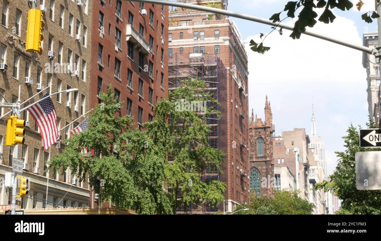 Roadsign on avenue hi-res stock photography and images - Alamy