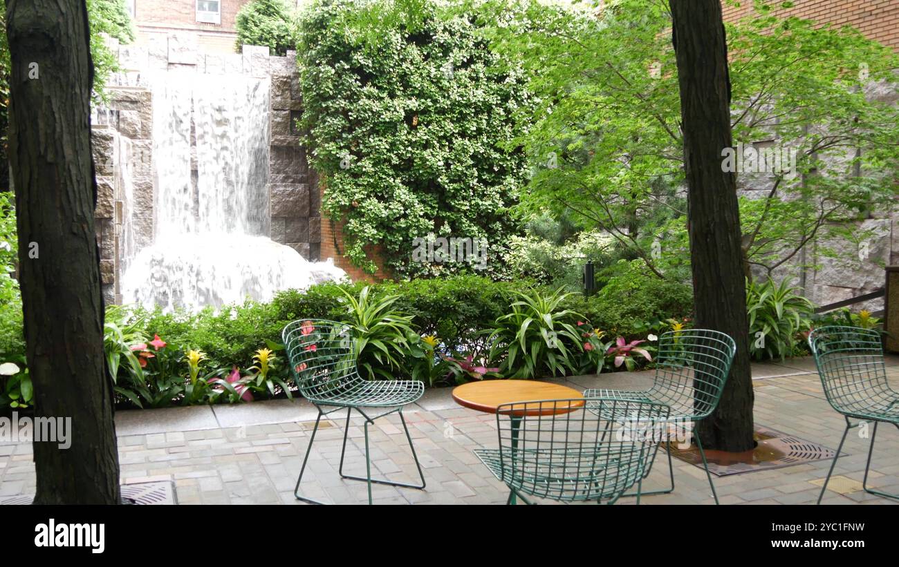 New York City life, urban public park, Greenacre park waterfall ...