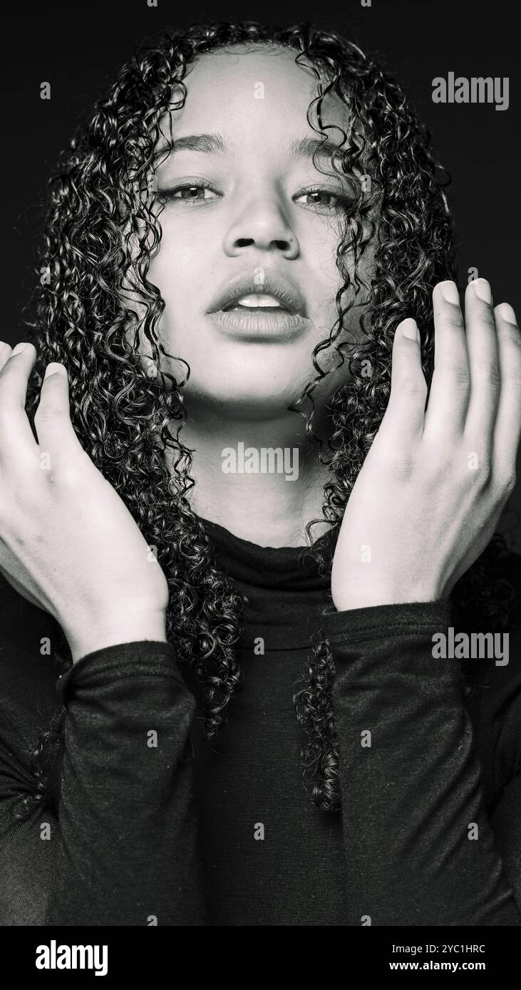 16x9 Close Up Young Black Woman Edgy Emotional Black and White Stock Photo - Alamy