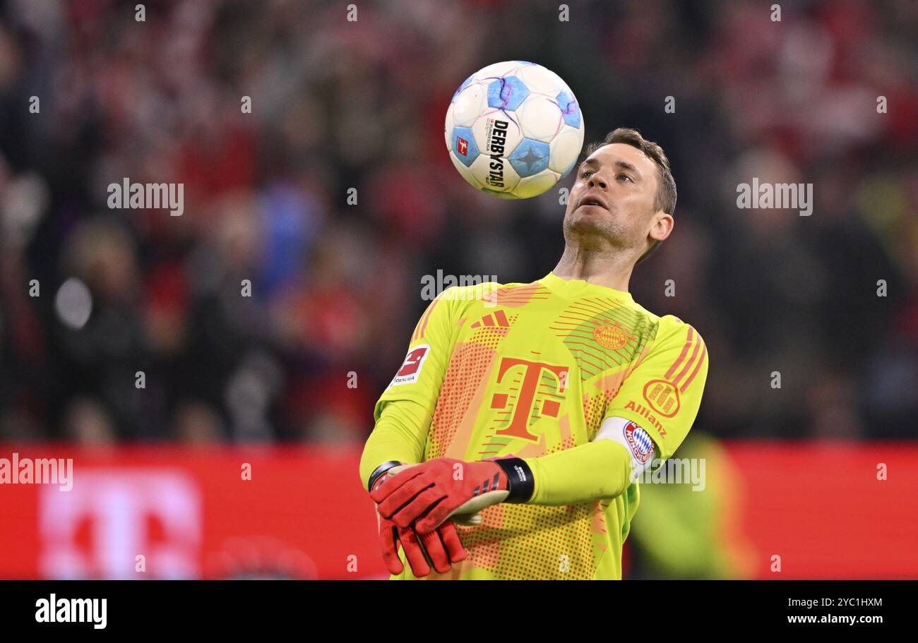 Goalkeeper Manuel Neuer FC Bayern Munich FCB (01) Action on the ball ...