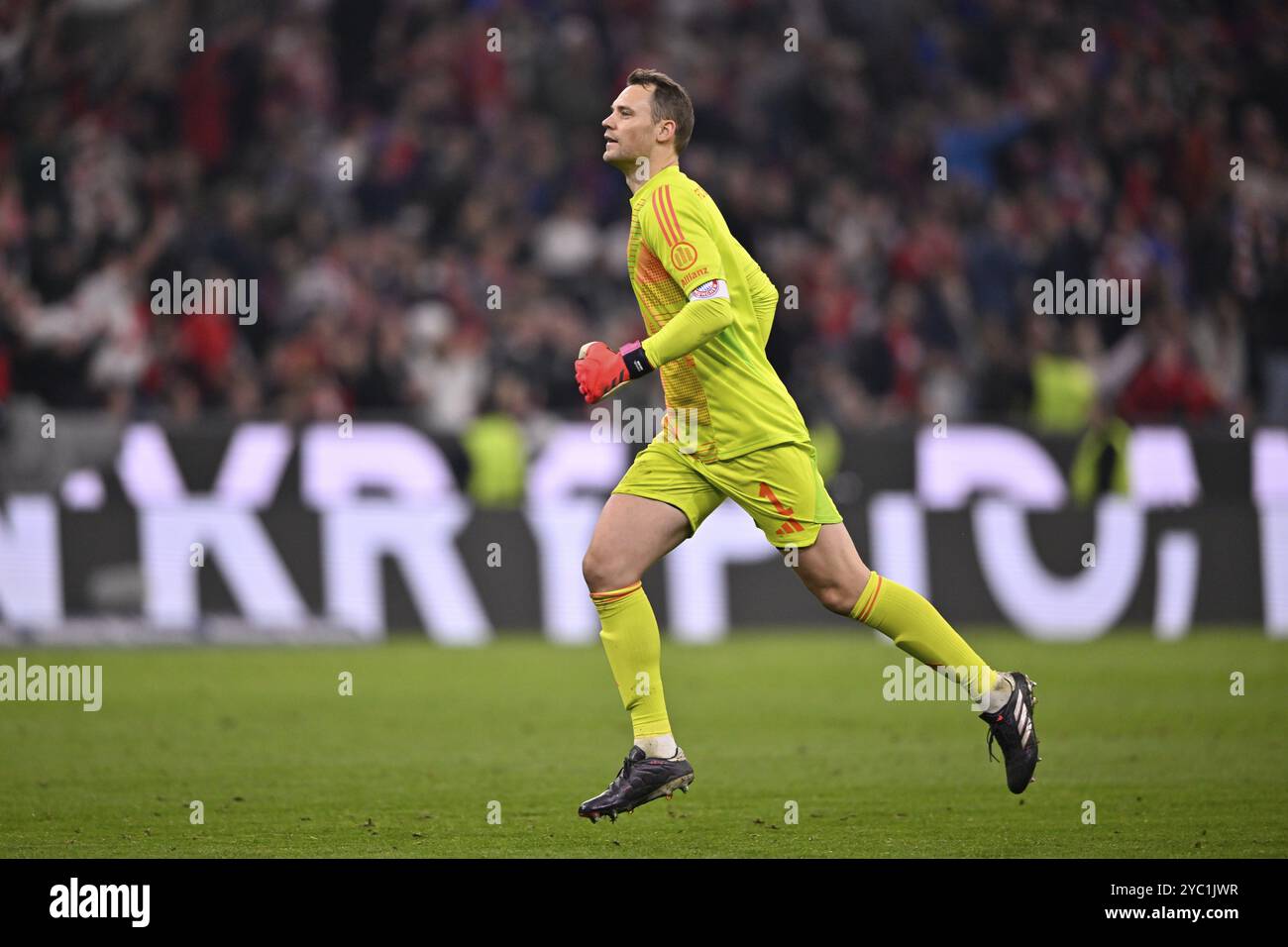Goal celebration goalkeeper Manuel Neuer FC Bayern Munich FCB (01 ...