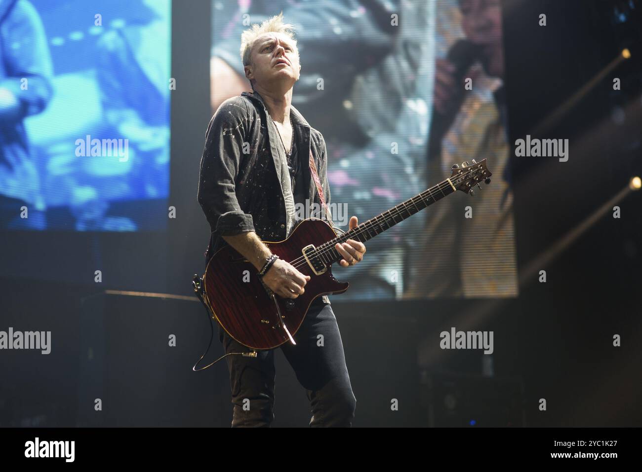 Simon McBride (guitarist) from Deep Purple live on 1 More Time Tour at ...