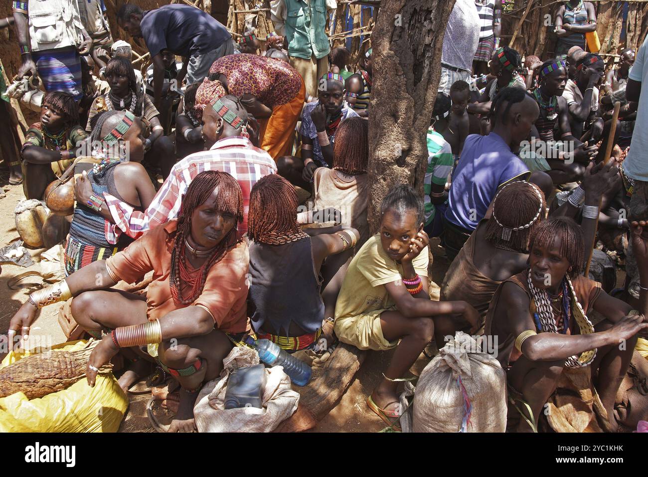 Africa, Ethiopia, Konso market, marketplace, people, buying, selling ...