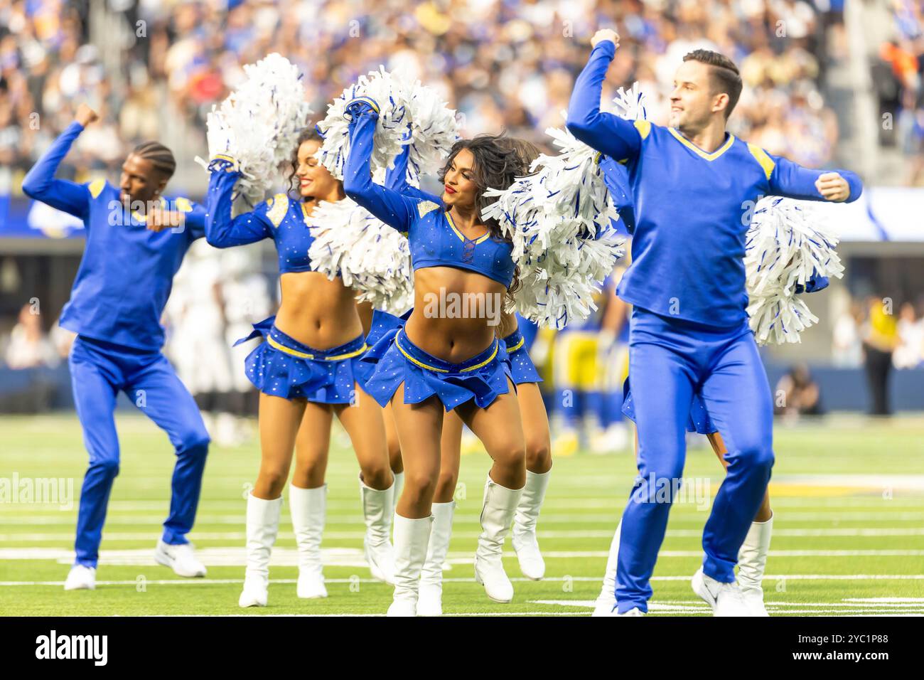 Rams cheerleaders hi-res stock photography and images - Alamy